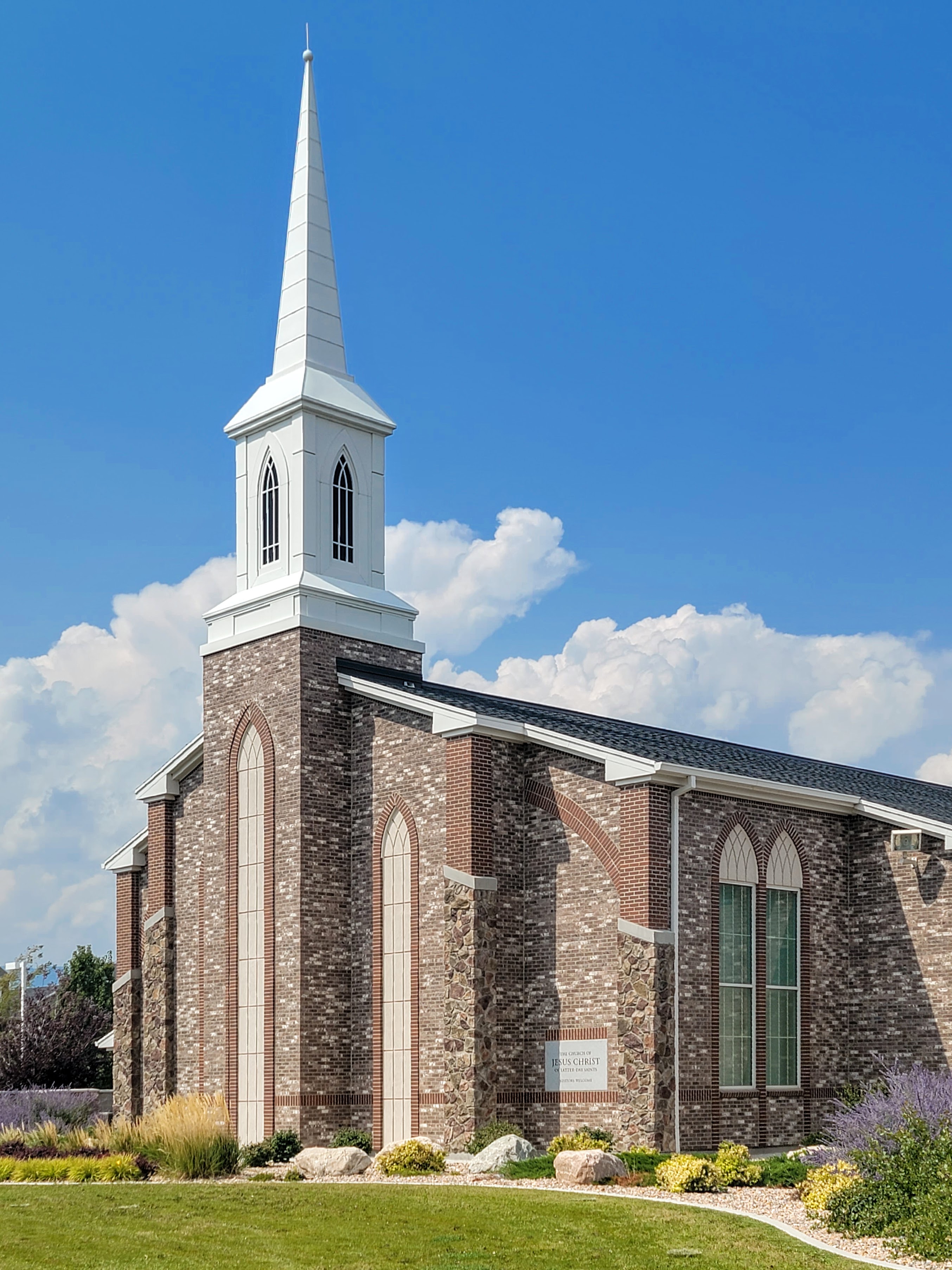 2010 Neo-Gothic Chapel – LDS Meetinghouse Architecture