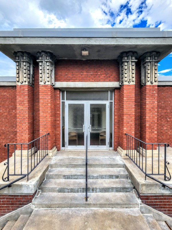 The Prairie Style in LDS Architecture – LDS Meetinghouse Architecture